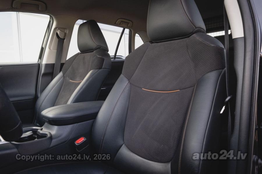 Black Toyota RAV4 2019 in Tartu, with an engine capacity of 2.00 L and mileage of 94 thousand km for 24900 €, photo 13 on AUTOMOTO.COM.LV