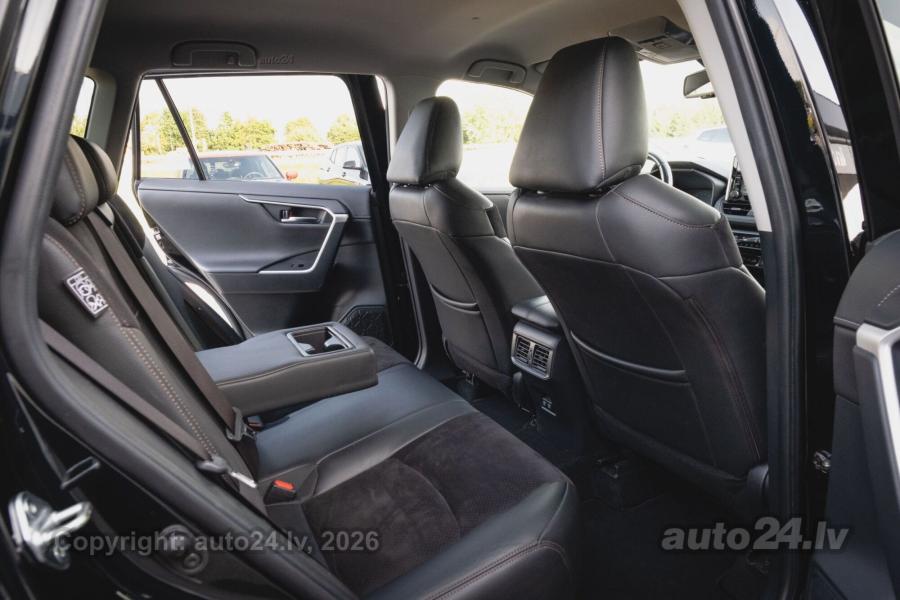 Black Toyota RAV4 2019 in Tartu, with an engine capacity of 2.00 L and mileage of 94 thousand km for 24900 €, photo 15 on AUTOMOTO.COM.LV