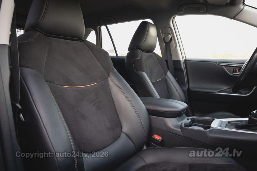Black Toyota RAV4 2019 in Tartu, with an engine capacity of 2.00 L and mileage of 94 thousand km for 24900 €, photo 16 on AUTOMOTO.COM.LV