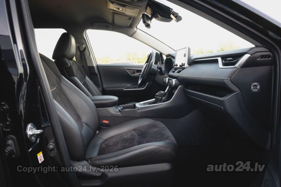 Black Toyota RAV4 2019 in Tartu, with an engine capacity of 2.00 L and mileage of 94 thousand km for 24900 €, photo 17 on AUTOMOTO.COM.LV