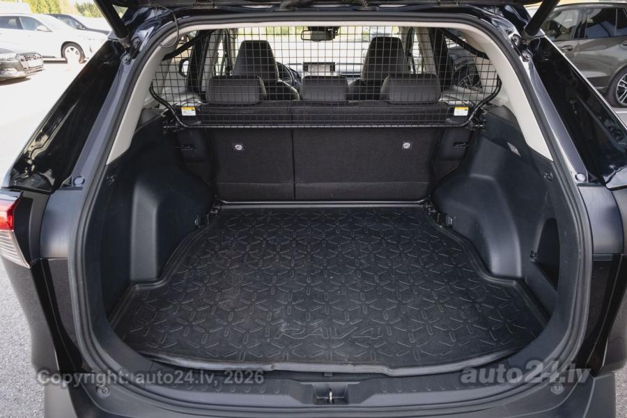Black Toyota RAV4 2019 in Tartu, with an engine capacity of 2.00 L and mileage of 94 thousand km for 24900 €, photo 24 on AUTOMOTO.COM.LV