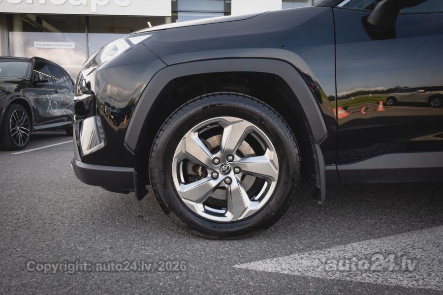 Black Toyota RAV4 2019 in Tartu, with an engine capacity of 2.00 L and mileage of 94 thousand km for 24900 €, photo 25 on AUTOMOTO.COM.LV