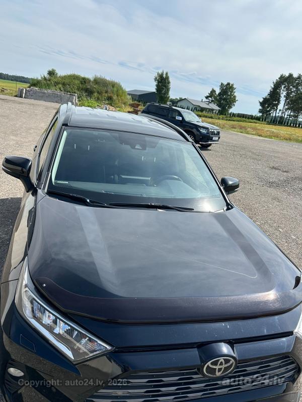 Toyota RAV4 2019 in Rakvere on AUTOMOTO.COM.LV Black Toyota RAV4 2019 in Rakvere, with an engine capacity of 2.00 L and mileage of 106 thousand km for 27900 €, photo 8 on AUTOMOTO.COM.LV