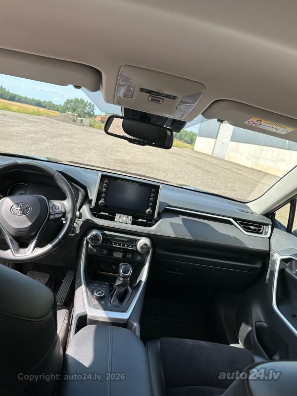 Toyota RAV4 2019 in Rakvere on AUTOMOTO.COM.LV Black Toyota RAV4 2019 in Rakvere, with an engine capacity of 2.00 L and mileage of 106 thousand km for 27900 €, photo 10 on AUTOMOTO.COM.LV