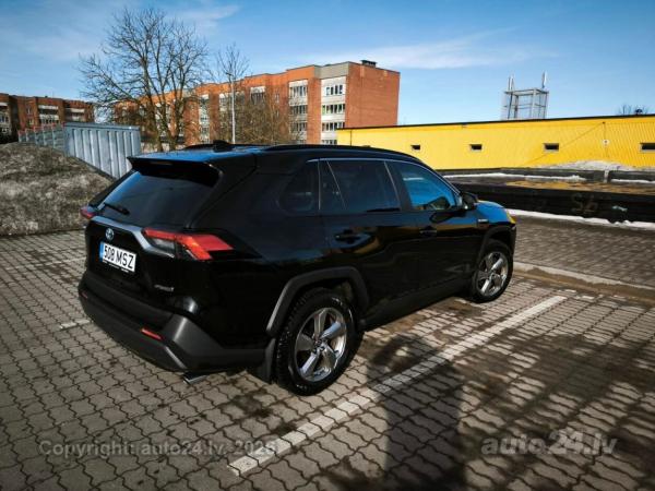 Melns Toyota RAV4 2020 Narva, ar dzinēja tilpumu 2.50 L un nobraukumu 45 tūkst. km par 27000 €, foto 3 vietnē AUTOMOTO.COM.LV