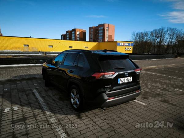 Melns Toyota RAV4 2020 Narva, ar dzinēja tilpumu 2.50 L un nobraukumu 45 tūkst. km par 27000 €, foto 4 vietnē AUTOMOTO.COM.LV