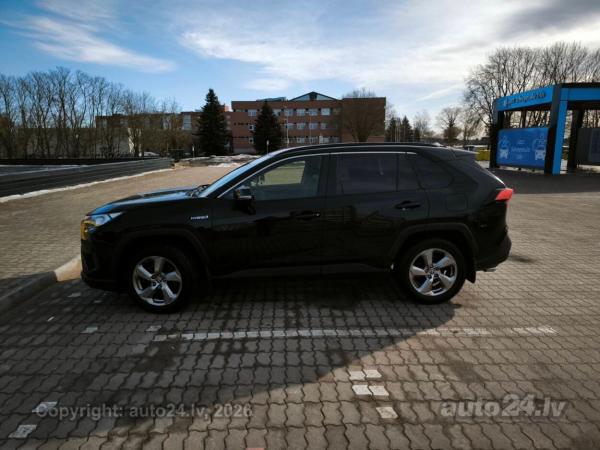 Melns Toyota RAV4 2020 Narva, ar dzinēja tilpumu 2.50 L un nobraukumu 45 tūkst. km par 27000 €, foto 5 vietnē AUTOMOTO.COM.LV