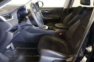 Black Toyota RAV4 2020 in Tallinn, with an engine capacity of 2.49 L and mileage of 43 thousand km for 27200 €, photo 12 on AUTOMOTO.COM.LV