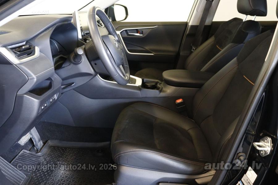 Black Toyota RAV4 2020 in Tallinn, with an engine capacity of 2.49 L and mileage of 43 thousand km for 27200 €, photo 12 on AUTOMOTO.COM.LV