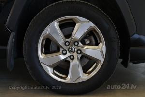 Black Toyota RAV4 2020 in Tallinn, with an engine capacity of 2.49 L and mileage of 43 thousand km for 27200 €, photo 16 on AUTOMOTO.COM.LV