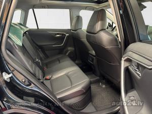 Black Toyota RAV4 2020 in Tartu, with an engine capacity of 2.50 L and mileage of 109 thousand km for 28990 €, photo 7 on AUTOMOTO.COM.LV