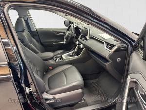 Black Toyota RAV4 2020 in Tartu, with an engine capacity of 2.50 L and mileage of 109 thousand km for 28990 €, photo 8 on AUTOMOTO.COM.LV