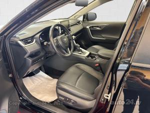 Black Toyota RAV4 2020 in Tartu, with an engine capacity of 2.50 L and mileage of 109 thousand km for 28990 €, photo 12 on AUTOMOTO.COM.LV