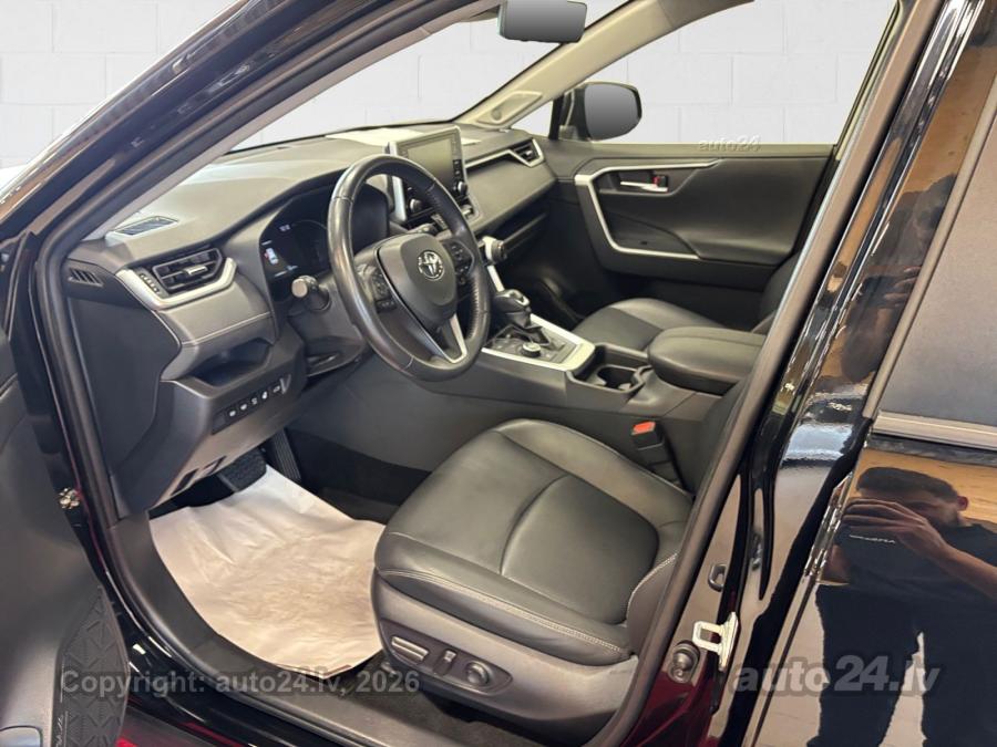 Black Toyota RAV4 2020 in Tartu, with an engine capacity of 2.50 L and mileage of 109 thousand km for 28990 €, photo 12 on AUTOMOTO.COM.LV
