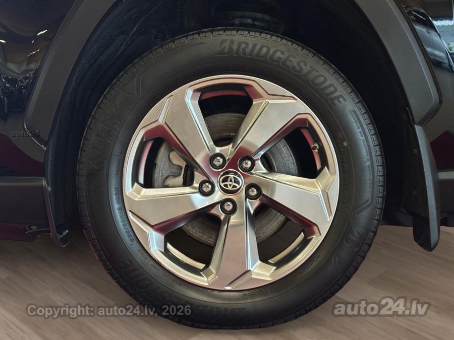 Black Toyota RAV4 2020 in Tartu, with an engine capacity of 2.50 L and mileage of 109 thousand km for 28990 €, photo 18 on AUTOMOTO.COM.LV