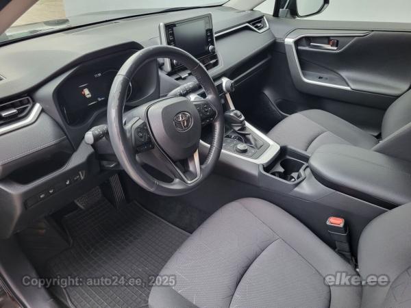 Melns Toyota RAV4 2021 Tallina, ar dzinēja tilpumu 1.99 L un nobraukumu 145 tūkst. km par 22995 €, foto 11 vietnē AUTOMOTO.COM.LV
