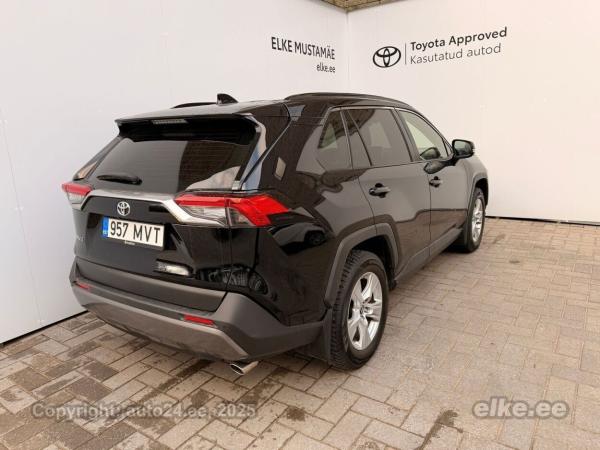 Melns Toyota RAV4 2021 Tallina, ar dzinēja tilpumu 1.99 L un nobraukumu 113 tūkst. km par 21995 €, foto 2 vietnē AUTOMOTO.COM.LV