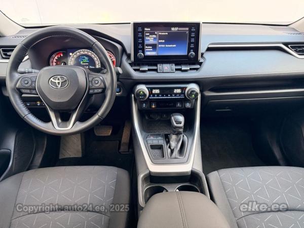 Melns Toyota RAV4 2021 Tallina, ar dzinēja tilpumu 1.99 L un nobraukumu 113 tūkst. km par 21995 €, foto 8 vietnē AUTOMOTO.COM.LV