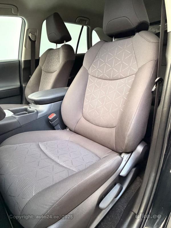Melns Toyota RAV4 2021 Tallina, ar dzinēja tilpumu 1.99 L un nobraukumu 113 tūkst. km par 21995 €, foto 11 vietnē AUTOMOTO.COM.LV