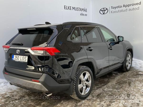 Black Toyota RAV4 2021 in Tallinn, with an engine capacity of 1.99 L and mileage of 37 thousand km for 27995 €, photo 2 on AUTOMOTO.COM.LV
