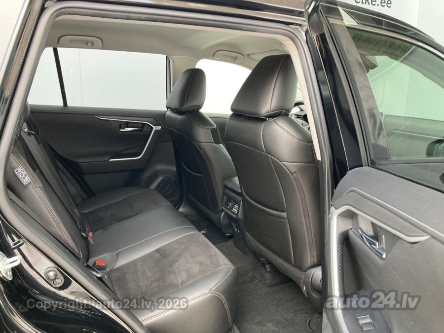 Black Toyota RAV4 2021 in Tallinn, with an engine capacity of 1.99 L and mileage of 37 thousand km for 27995 €, photo 7 on AUTOMOTO.COM.LV