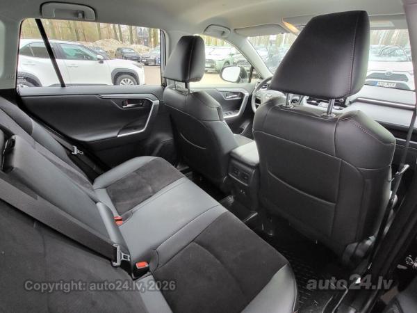 Black Toyota RAV4 2021 in Tallinn, with an engine capacity of 2.49 L and mileage of 82 thousand km for 29995 €, photo 7 on AUTOMOTO.COM.LV