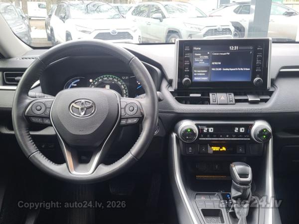 Black Toyota RAV4 2021 in Tallinn, with an engine capacity of 2.49 L and mileage of 82 thousand km for 29995 €, photo 9 on AUTOMOTO.COM.LV
