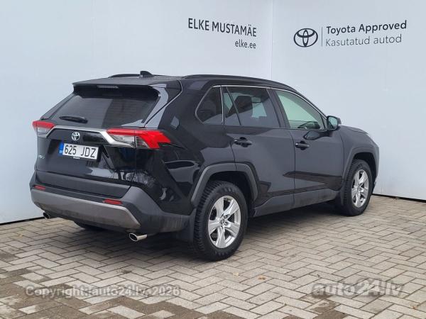Melns Toyota RAV4 2021 Tallina, ar dzinēja tilpumu 1.99 L un nobraukumu 101 tūkst. km par 21995 €, foto 2 vietnē AUTOMOTO.COM.LV