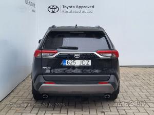 Melns Toyota RAV4 2021 Tallina, ar dzinēja tilpumu 1.99 L un nobraukumu 101 tūkst. km par 21995 €, foto 4 vietnē AUTOMOTO.COM.LV