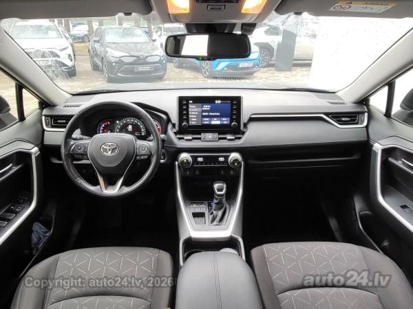 Melns Toyota RAV4 2021 Tallina, ar dzinēja tilpumu 1.99 L un nobraukumu 101 tūkst. km par 21995 €, foto 8 vietnē AUTOMOTO.COM.LV