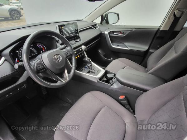 Melns Toyota RAV4 2021 Tallina, ar dzinēja tilpumu 1.99 L un nobraukumu 101 tūkst. km par 21995 €, foto 11 vietnē AUTOMOTO.COM.LV
