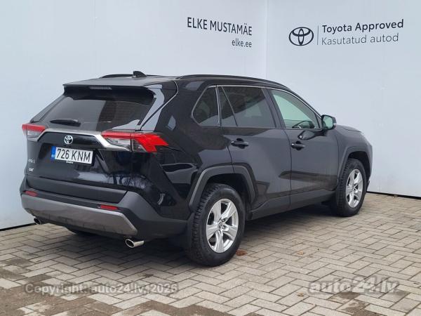 Melns Toyota RAV4 2021 Tallina, ar dzinēja tilpumu 1.99 L un nobraukumu 59 tūkst. km par 23995 €, foto 2 vietnē AUTOMOTO.COM.LV