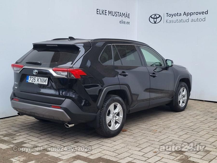 Melns Toyota RAV4 2021 Tallina, ar dzinēja tilpumu 1.99 L un nobraukumu 59 tūkst. km par 23995 €, foto 2 vietnē AUTOMOTO.COM.LV