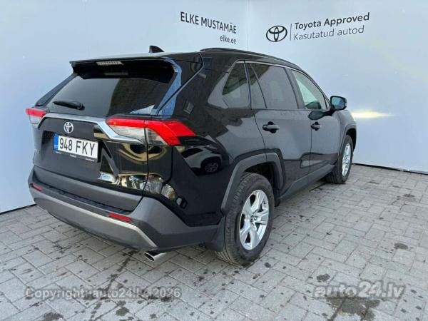 Black Toyota RAV4 2021 in Tallinn, with an engine capacity of 1.99 L and mileage of 64 thousand km for 23995 €, photo 5 on AUTOMOTO.COM.LV