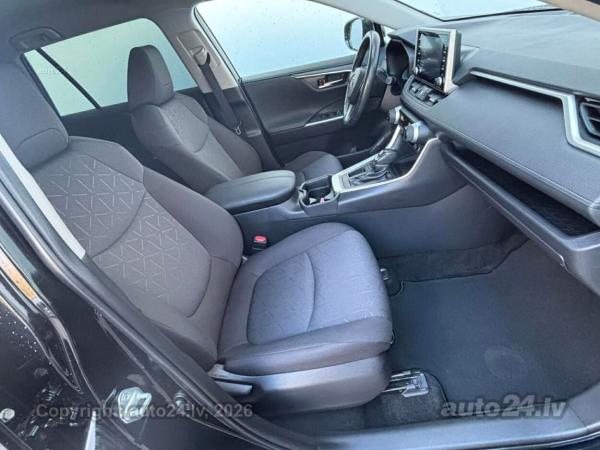 Melns Toyota RAV4 2021 Tallina, ar dzinēja tilpumu 1.99 L un nobraukumu 64 tūkst. km par 23995 €, foto 11 vietnē AUTOMOTO.COM.LV