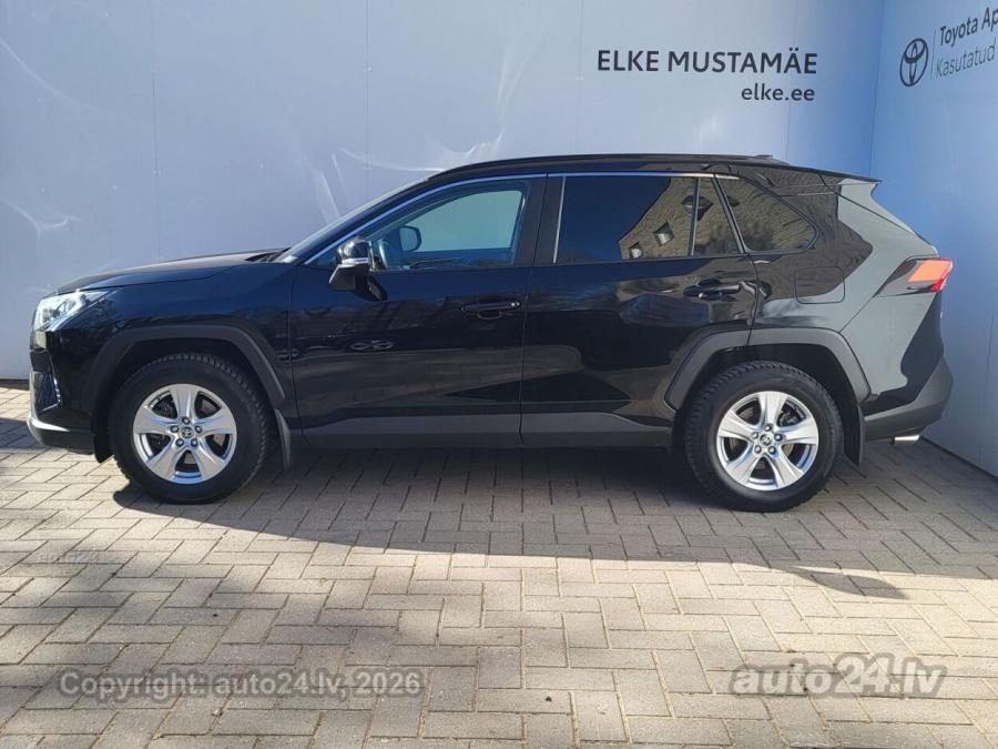 Melns Toyota RAV4 2021 Tallina, ar dzinēja tilpumu 1.99 L un nobraukumu 114 tūkst. km par 21995 €, foto 3 vietnē AUTOMOTO.COM.LV