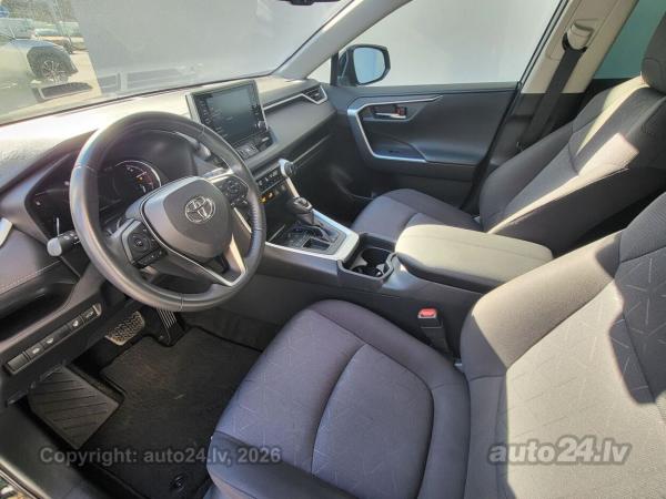 Black Toyota RAV4 2021 in Tallinn, with an engine capacity of 1.99 L and mileage of 114 thousand km for 21995 €, photo 11 on AUTOMOTO.COM.LV
