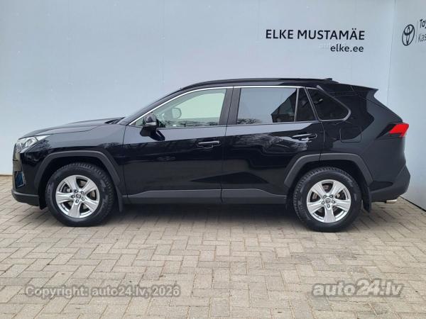 Black Toyota RAV4 2021 in Tallinn, with an engine capacity of 1.99 L and mileage of 133 thousand km for 21795 €, photo 3 on AUTOMOTO.COM.LV