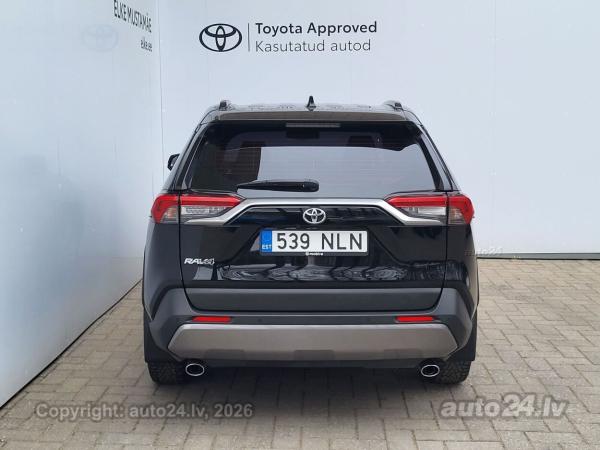 Black Toyota RAV4 2021 in Tallinn, with an engine capacity of 1.99 L and mileage of 133 thousand km for 21795 €, photo 4 on AUTOMOTO.COM.LV