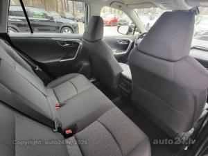 Black Toyota RAV4 2021 in Tallinn, with an engine capacity of 1.99 L and mileage of 133 thousand km for 21795 €, photo 7 on AUTOMOTO.COM.LV
