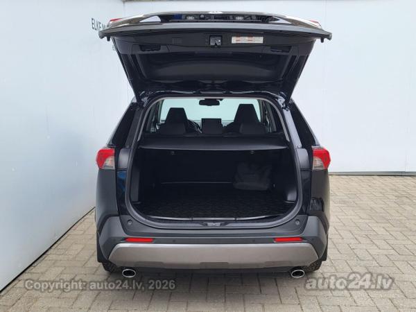 Black Toyota RAV4 2021 in Tallinn, with an engine capacity of 1.99 L and mileage of 133 thousand km for 21795 €, photo 10 on AUTOMOTO.COM.LV