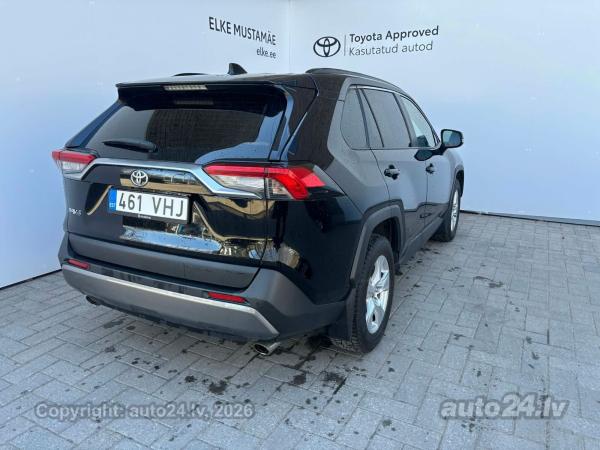 Black Toyota RAV4 2021 in Tallinn, with an engine capacity of 1.99 L and mileage of 103 thousand km for 22995 €, photo 2 on AUTOMOTO.COM.LV