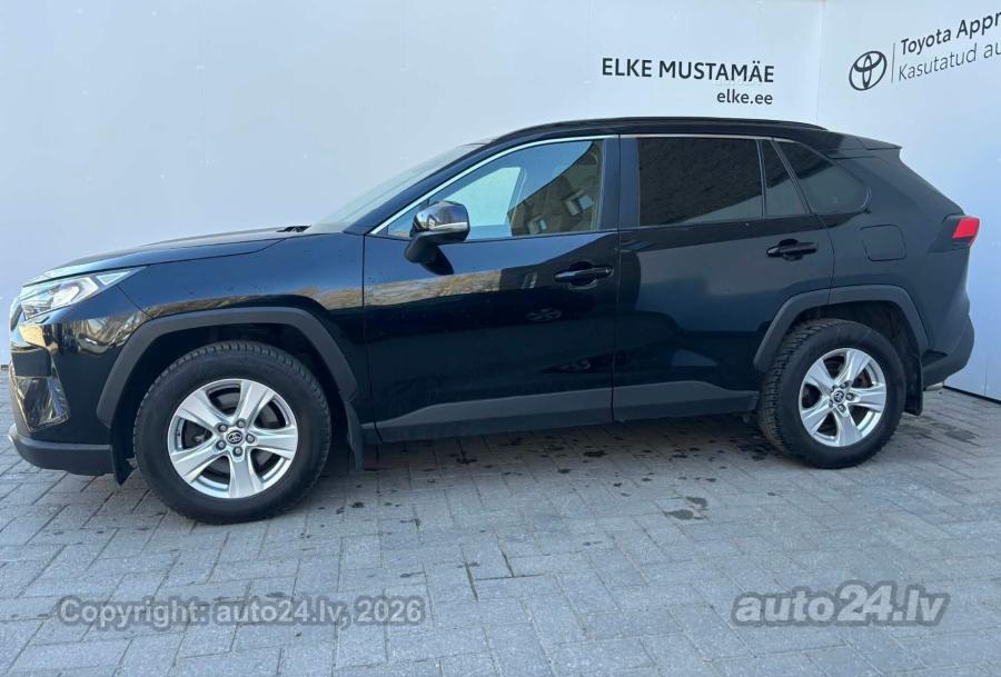 Black Toyota RAV4 2021 in Tallinn, with an engine capacity of 1.99 L and mileage of 103 thousand km for 22995 €, photo 4 on AUTOMOTO.COM.LV