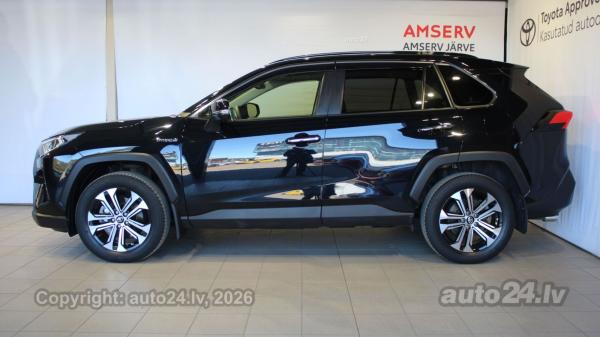 Melns Toyota RAV4 2021 Tallina, ar dzinēja tilpumu 2.50 L un nobraukumu 68 tūkst. km par 31990 €, foto 3 vietnē AUTOMOTO.COM.LV