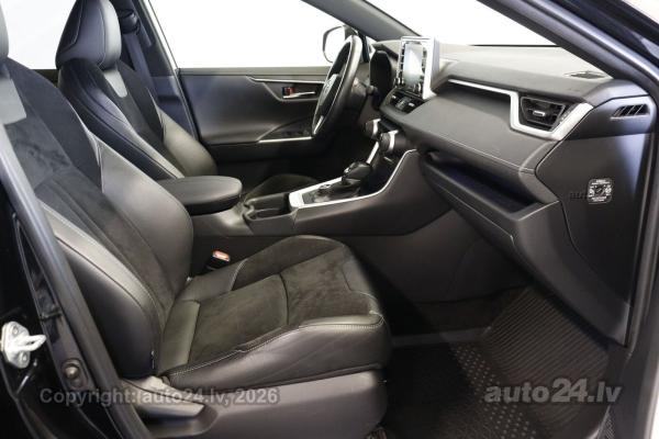 Black Toyota RAV4 2021 in Tallinn, with an engine capacity of 2.49 L and mileage of 104 thousand km for 29900 €, photo 6 on AUTOMOTO.COM.LV