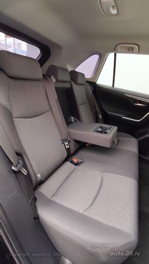 Melns Toyota RAV4 2021 Tallina, ar dzinēja tilpumu 1.99 L un nobraukumu 92 tūkst. km par 24900 €, foto 8 vietnē AUTOMOTO.COM.LV