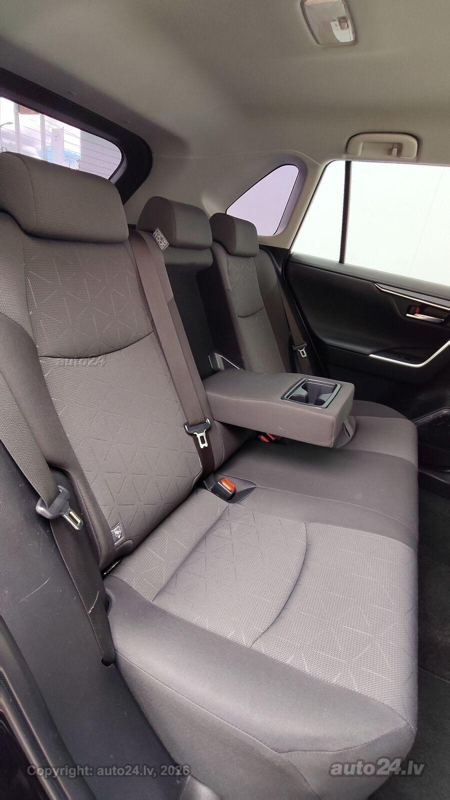 Melns Toyota RAV4 2021 Tallina, ar dzinēja tilpumu 1.99 L un nobraukumu 92 tūkst. km par 24900 €, foto 8 vietnē AUTOMOTO.COM.LV