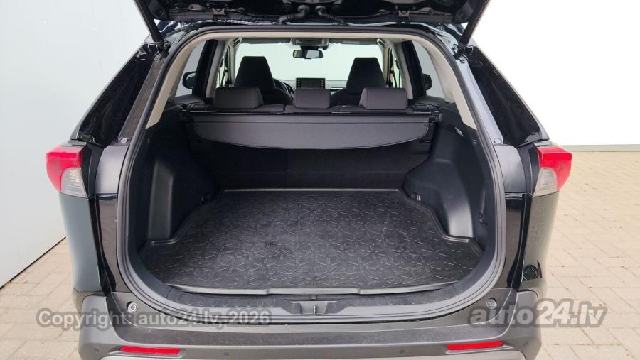 Melns Toyota RAV4 2021 Tallina, ar dzinēja tilpumu 1.99 L un nobraukumu 92 tūkst. km par 24900 €, foto 11 vietnē AUTOMOTO.COM.LV