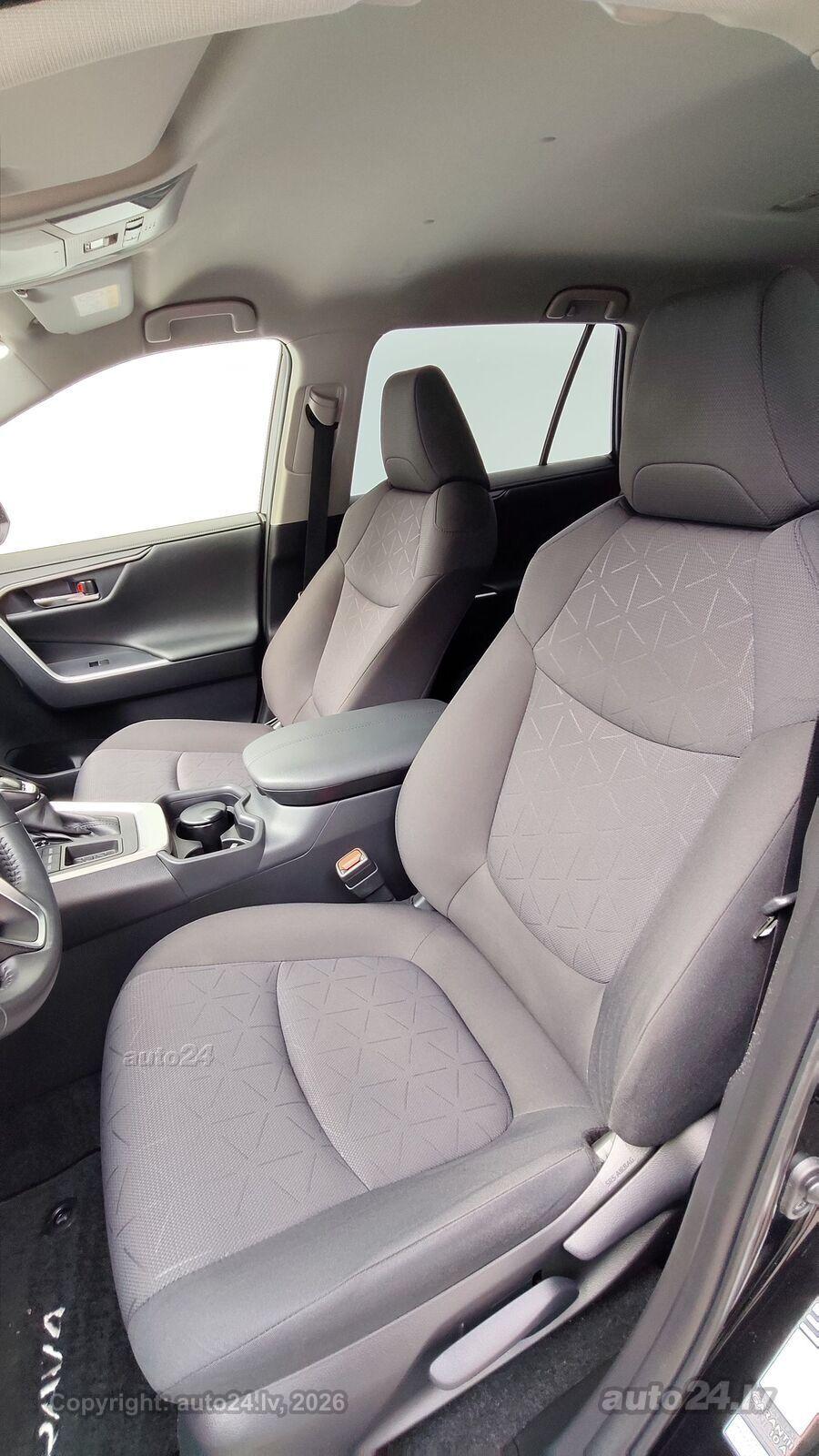 Melns Toyota RAV4 2021 Tallina, ar dzinēja tilpumu 1.99 L un nobraukumu 92 tūkst. km par 24900 €, foto 12 vietnē AUTOMOTO.COM.LV