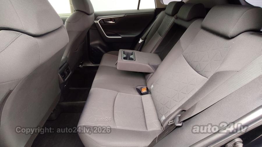 Melns Toyota RAV4 2021 Tallina, ar dzinēja tilpumu 1.99 L un nobraukumu 92 tūkst. km par 24900 €, foto 18 vietnē AUTOMOTO.COM.LV